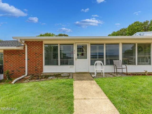 B Balmoral Ct, Lakewood, Condo For Sale