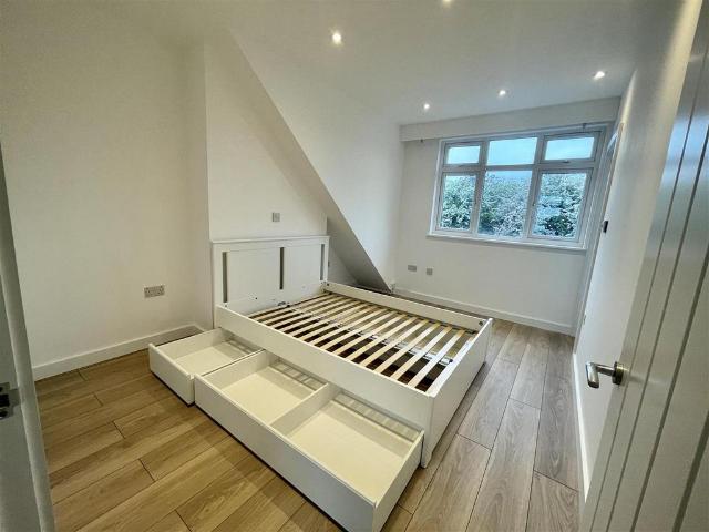 b Blenheim Road, Harrow 1 bed apartment to rent £1,375 pcm £317 pw