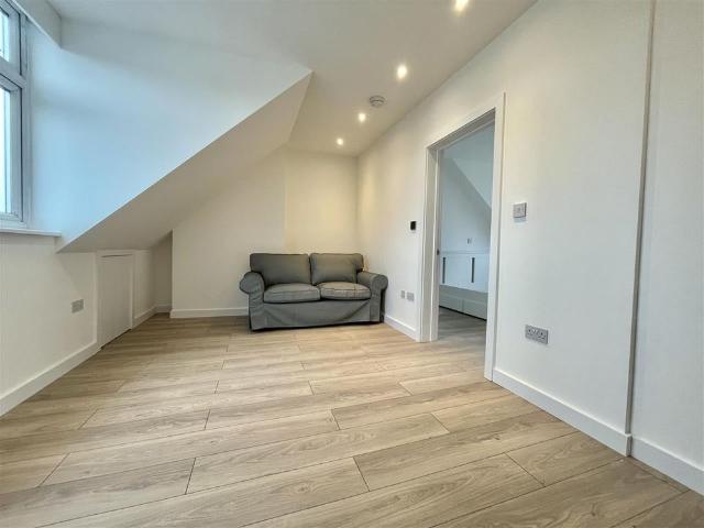 b Blenheim Road, Harrow