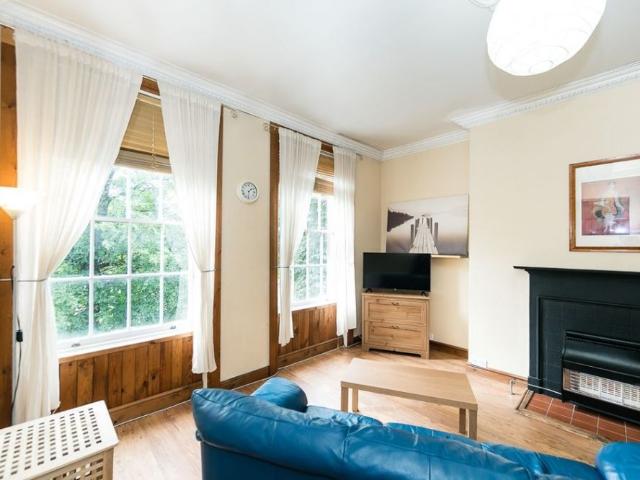 B Blenheim Square, Hyde Park, Leeds