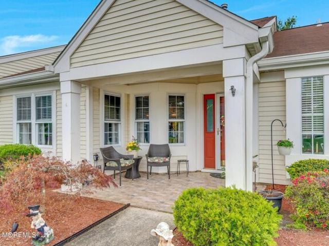 B Canterbury Dr, Manchester, Condo For Sale