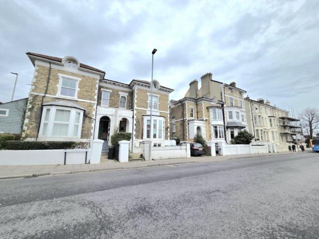 B Clarendon Road, Southsea, PO5 5 bed apartment to rent £2,450 pcm £565 pw