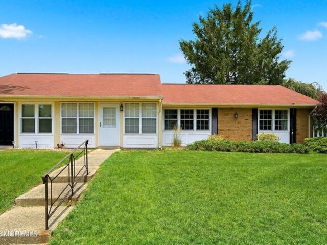 B Edinburgh Ln, Manchester, Condo For Sale