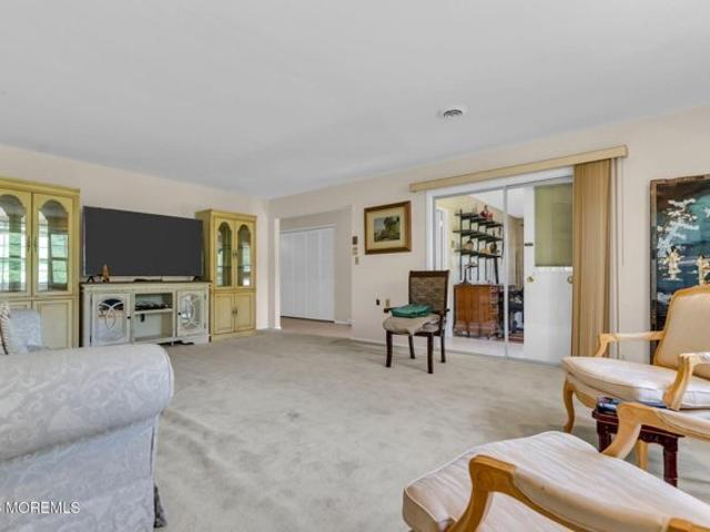 B Edinburgh Ln, Manchester, Condo For Sale