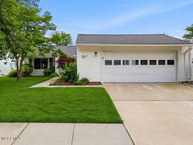 B Essex Rd, Monroe, Condo For Sale