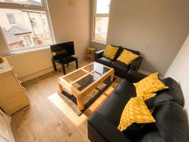 b Peveril Street 3 bed, Arboretum NG7 3 bed flat to rent £1,564 pcm £361 pw