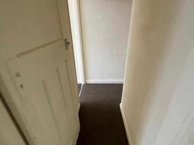 b Tudor Parade, High Road, Romford 2 bed flat to rent £1,700 pcm £392 pw
