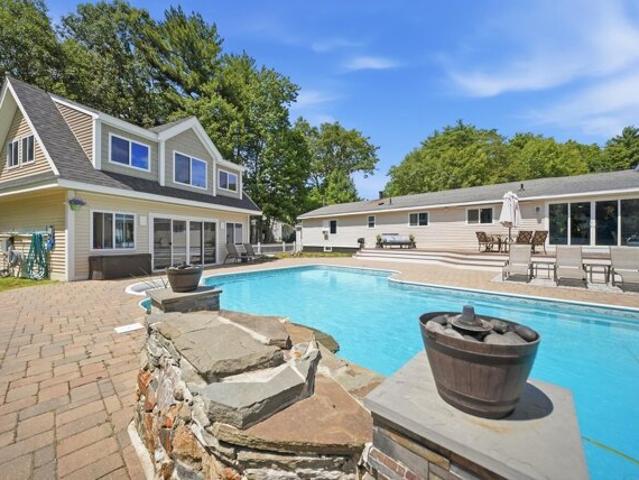 B Whittier Dr, Seabrook, Condo For Sale