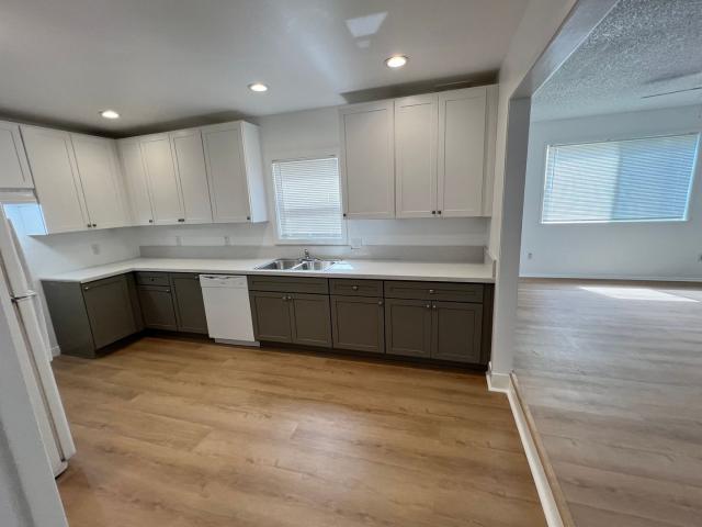 B 6 Unit 9532 9536 1/2 Cedar Street