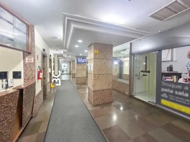 BC Imóveis aluga sala comercial de 46 m² perto do Hospital Santa Casa, no bairro Centro Histórico