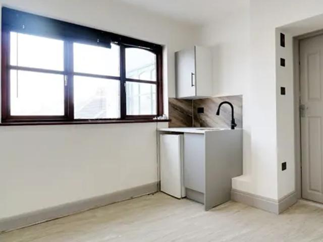 BCK Interiors, 198 Halfway Street, Sidcup, DA15 8DJ, United Kingdom | Room for rent #167657571 | Rentberry