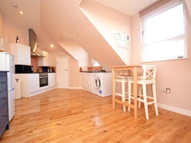 Bambri Court, Isleworth 1 bed apartment to rent £1,425 pcm £329 pw