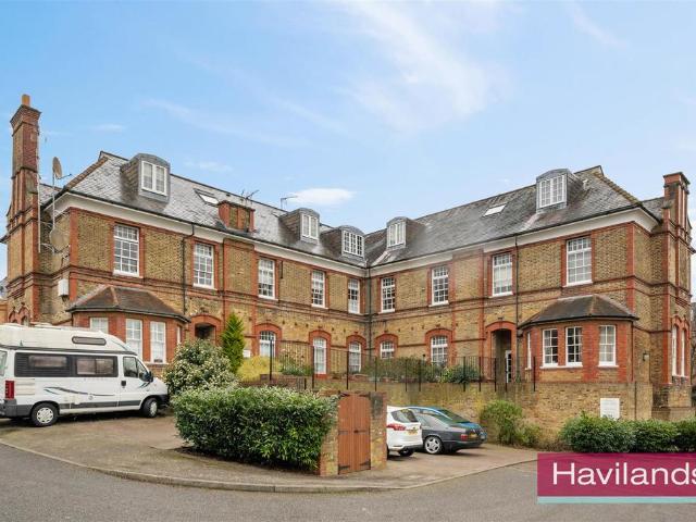Banting Drive, London 2 bed flat to rent £1,750 pcm £404 pw