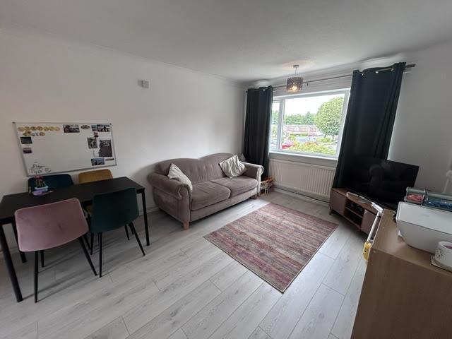 Banbrook Close, Solihull B92 2 bed maisonette to rent £1,050 pcm £242 pw