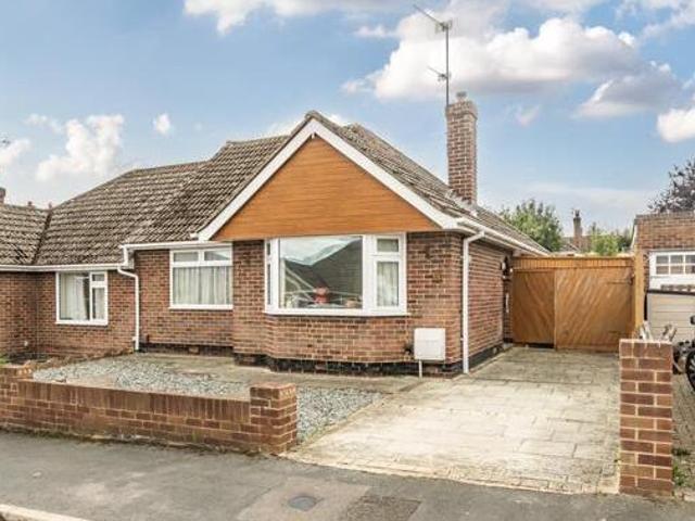 Banbury Close, Lawn, 2 Bedroom Semi detached