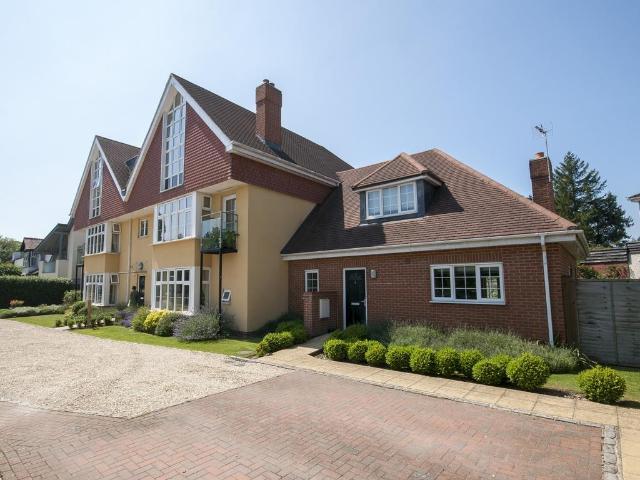 Banbury Road, Oxford 2 bed semi detached house to rent £2,150 pcm £496 pw