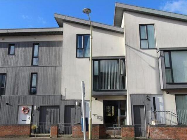 Banbury Way, Basingstoke, 3 Bedroom Terraced