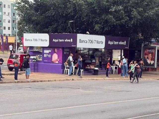 Banca de revistas com lanchonete na W3 Norte, 706