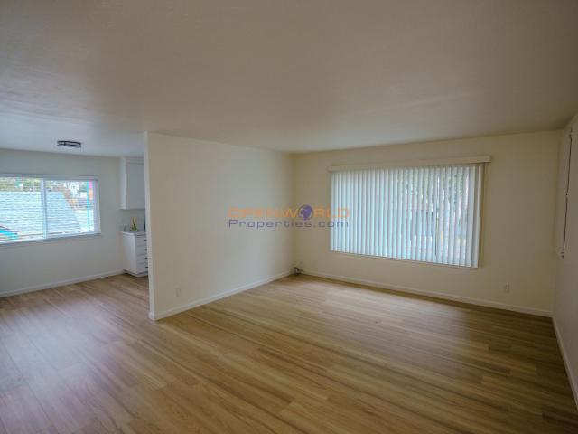 Bancroft Avenue, 414