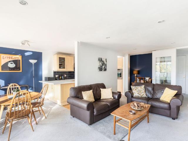 Bancroft Court, Reigate RH2, 2 bed flat to rent, £1,750 pcm | PrimeLocation