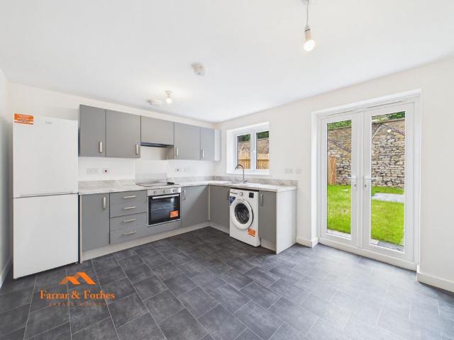 Bancroft Close, Barnoldswick BB18 3 bed terraced house to rent £1,095 pcm £253 pw