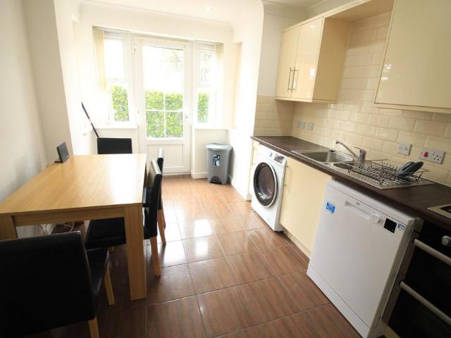 Bandy Fields Place, Salford 4 bed townhouse to rent £2,340 pcm £540 pw