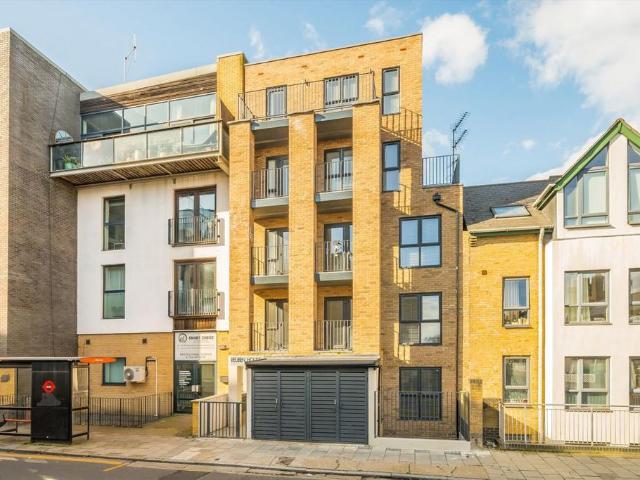 Banister Road, London W10 2 bed flat to rent £2,250 pcm £519 pw
