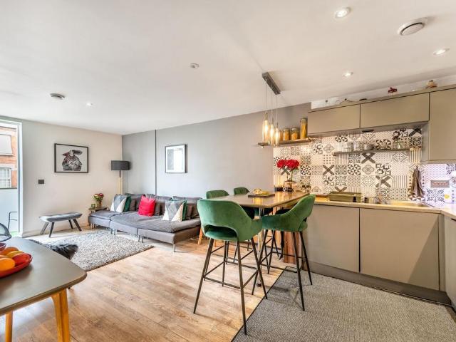 Banister Road, W10, Kensal Green. 2 bed flat to rent £3,250 pcm £750 pw