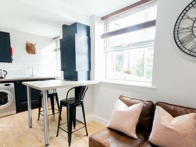 Bankfield Road, Huddersfield, 2 Bedroom Flat