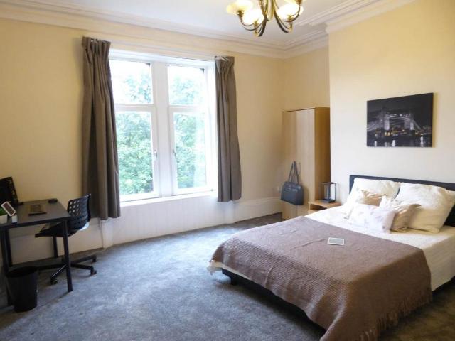 Bankfield Road, Huddersfield HD1 4 bed house to rent £1,755 pcm £405 pw