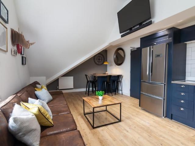 Bankfield Road, Huddersfield HD1, 5 bed flat to rent, £342 pppm | PrimeLocation