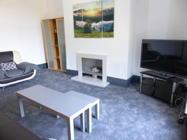 Bankfield Road, Huddersfield HD1 5 bed house to rent £2,054 pcm £474 pw