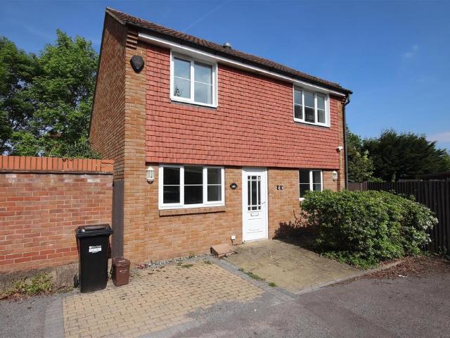 Bankhill Drive, Lymington 2 bed detached house to rent £1,295 pcm £299 pw