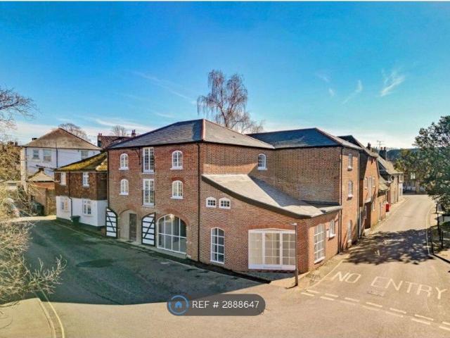 Banks, Bishops Waltham SO32, 2 bed flat to rent, £1,400 pcm | PrimeLocation