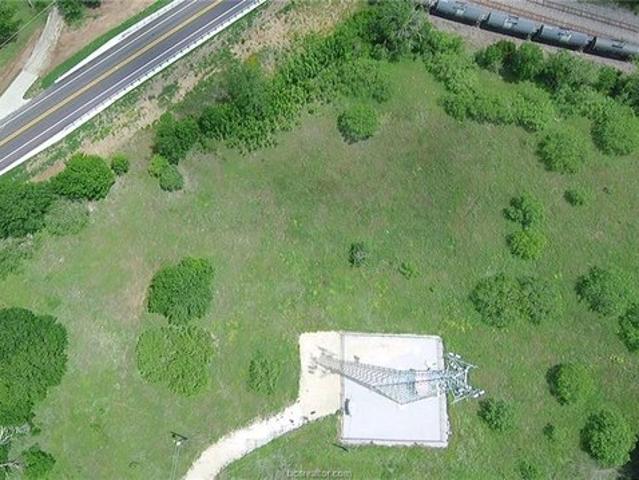 Banks St, Caldwell, TX 77836