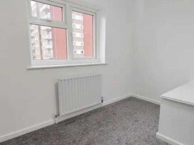 Bankside, Sandwell, B43 5PN, United Kingdom | 3 bed duplex for rent #142596954 | Rentberry