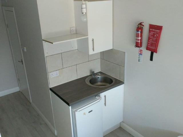 Bannister Close, Greenford, Northolt, London UB6, Room to rent, £895 pcm | PrimeLocation