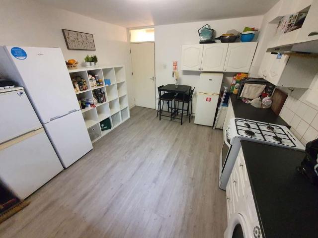 Bannister Close Room 3