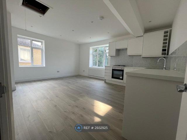 Banstead Road, Caterham CR3, 1 bed flat to rent, £1,350 pcm | PrimeLocation