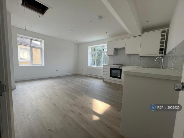 Banstead Road, Caterham, CR3 1 bed flat to rent £1,385 pcm £320 pw