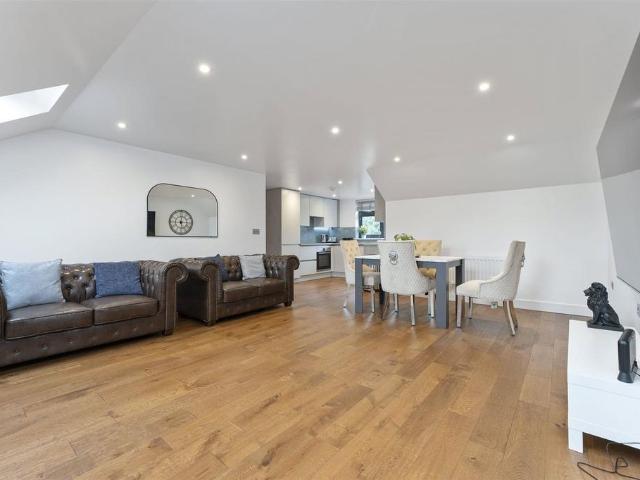 Banstead Road, Purley, CR8 2 bed apartment to rent £2,400 pcm £554 pw