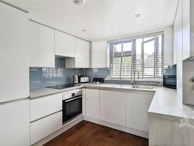 Banstead Road, Purley, CR8 2 bed apartment to rent £2,250 pcm £519 pw
