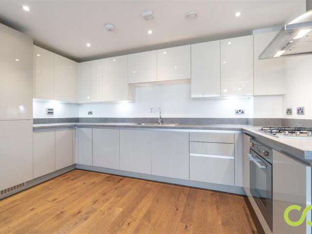 Babbage Point, Norman Road. 3 bed flat to rent £3,000 pcm £692 pw