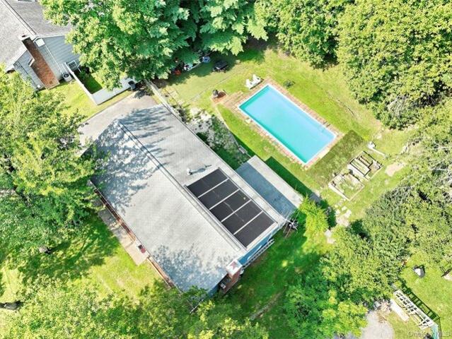 Babbling Brook Ln, Valley Cottage, Home For Sale