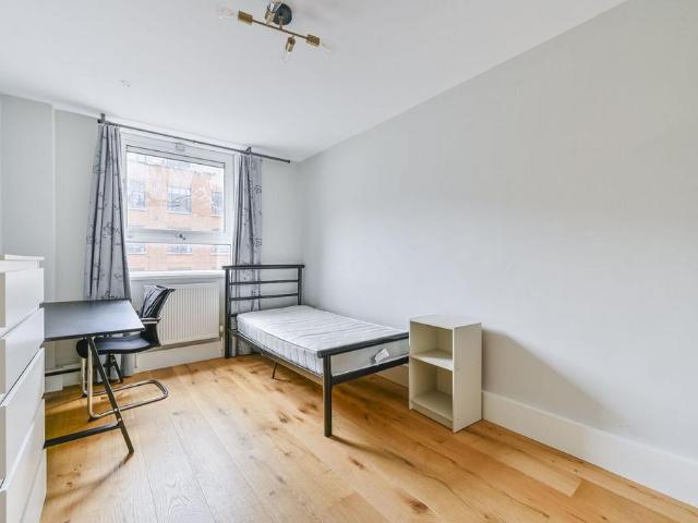 Babington Court, Bloomsbury, London. 3 bed flat to rent £5,200 pcm £1,200 pw