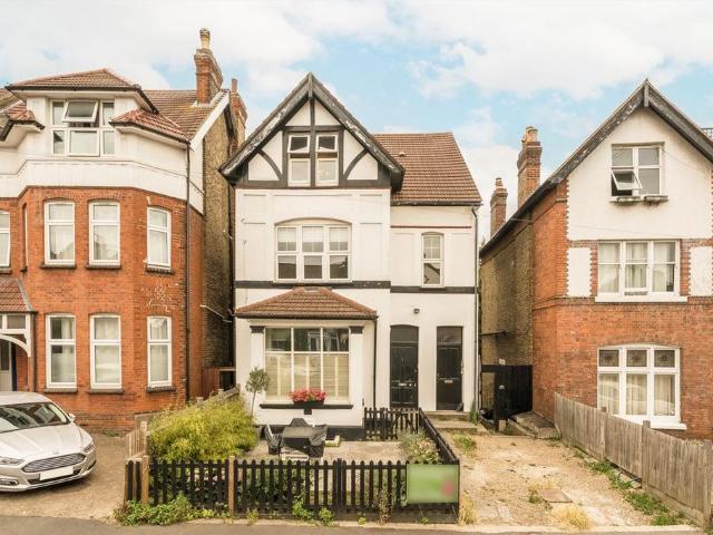 Babington Road, London SW16 2 bed flat to rent £2,150 pcm £496 pw