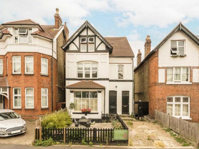 Babington Road, London SW16 2 bed flat to rent £2,150 pcm £496 pw
