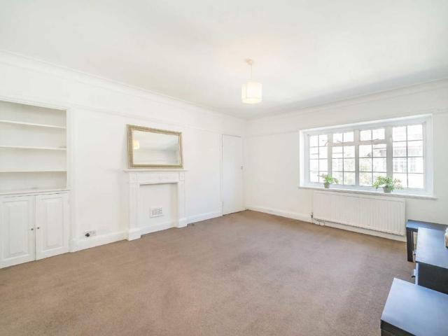 Babington Road, London SW16 2 bed flat to rent £2,200 pcm £508 pw