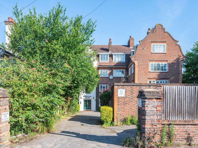 Babington Road, Streatham, London, SW16 2 bed flat to rent £2,100 pcm £485 pw