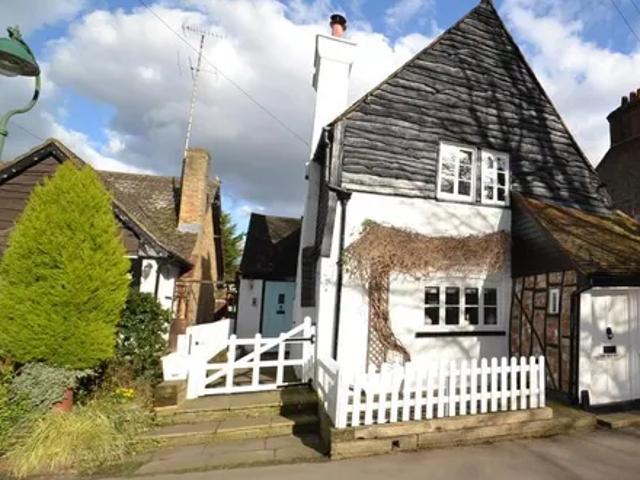 Back Lane, Aldenham, WD25 8EH, United Kingdom | 3 bed house for rent #136263627 | Rentberry